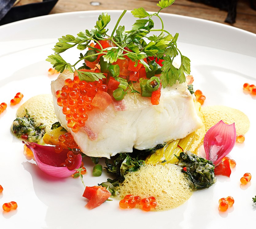 Kveite, fennikel, svartkål og picklet småløk | Appetitt