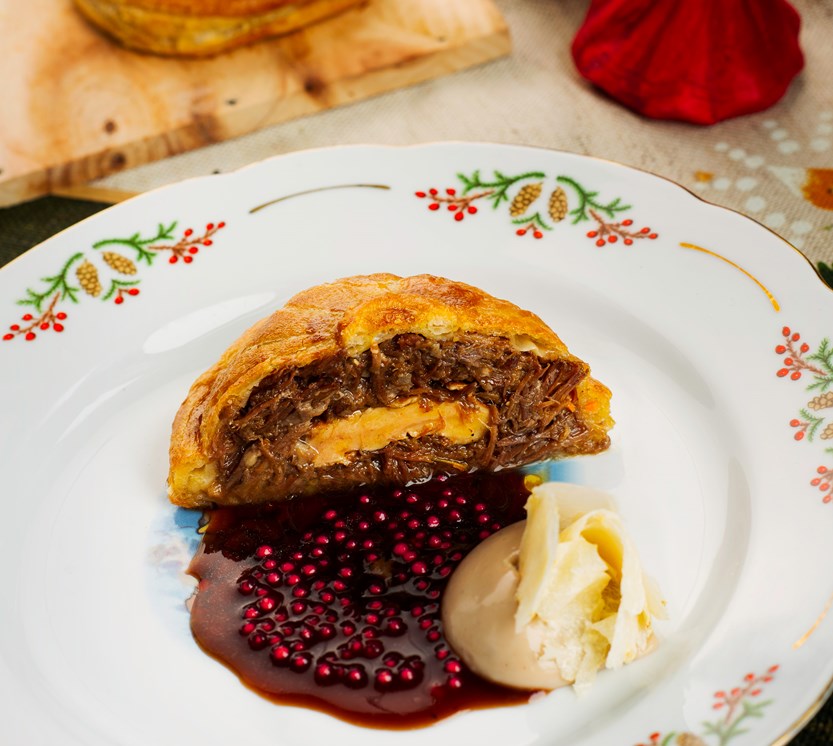 Oksehale pithvier «Rossini» med kastanjer og madeirasaus | Appetitt