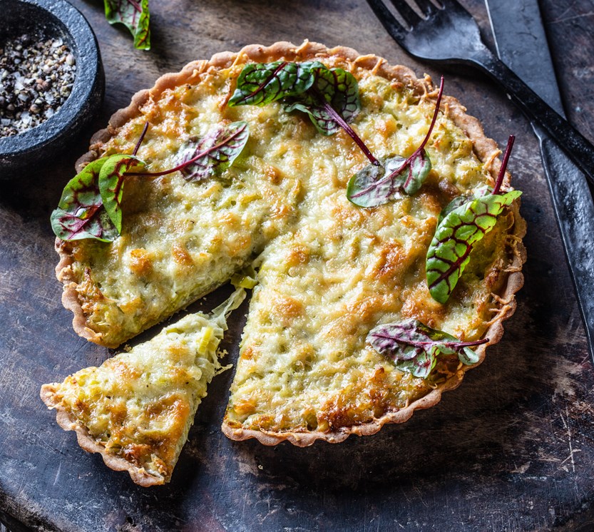 Cheddargratinert terte med purreløk | Appetitt